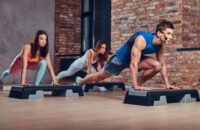 Beneficios de hacer step en el gimnasio - Blog de Clínica Baviera